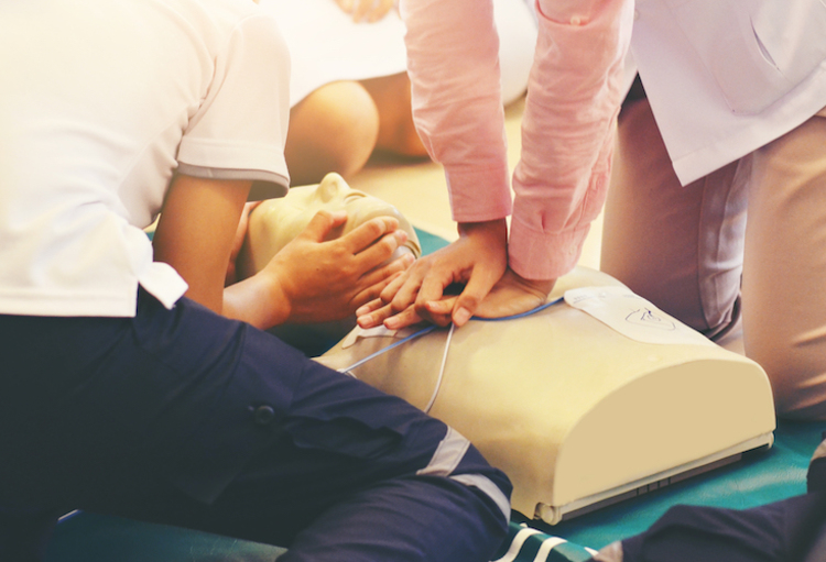 D'ici 2025, tous les élèves du secondaire seront formés à la ...